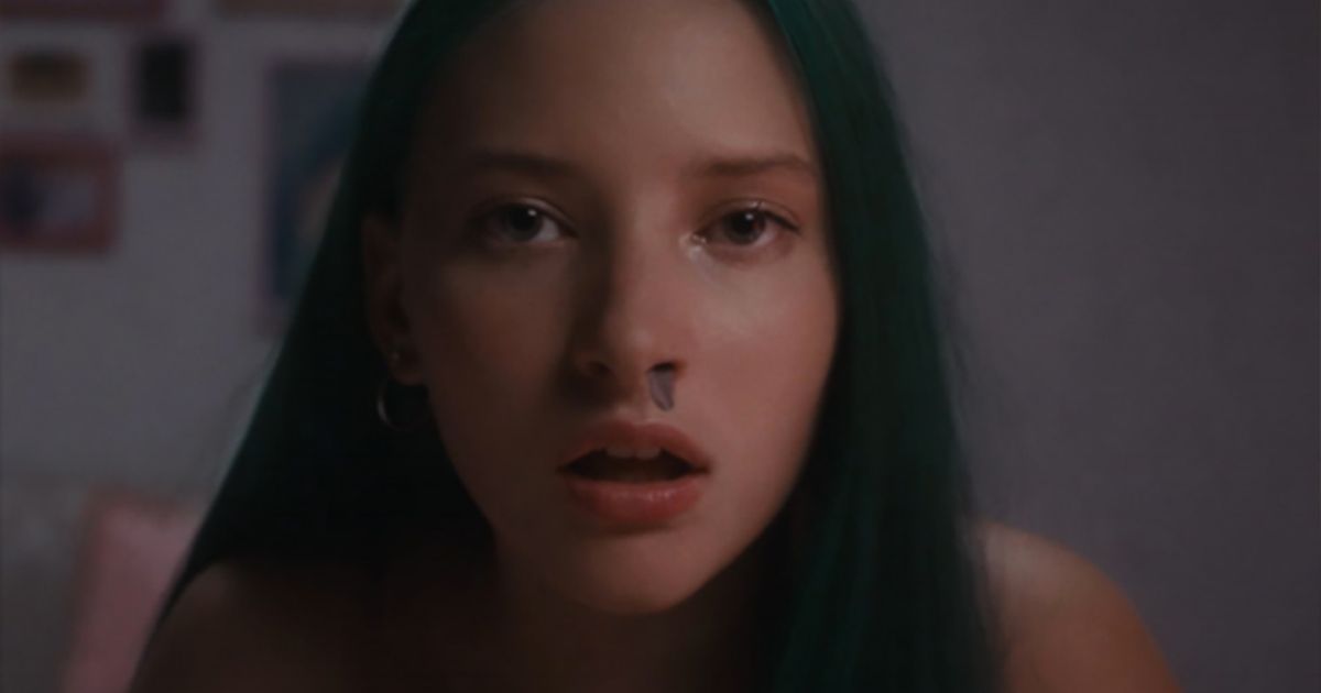 Sophia Ray Directs Sci-fi ‘Emoji’ Music Video For AU/RA | shots Magazine